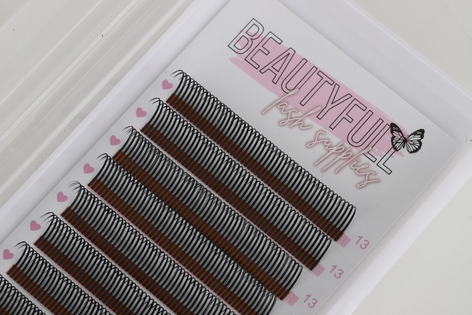 Closed fan spikes – BeautyFULL Lashes & Brows